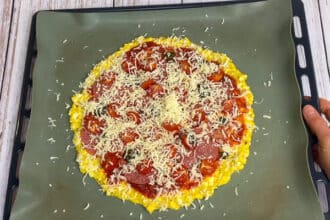 Protein Pizzateig aus Hüttenkäse mit grandiosen 60 G Eiweiß